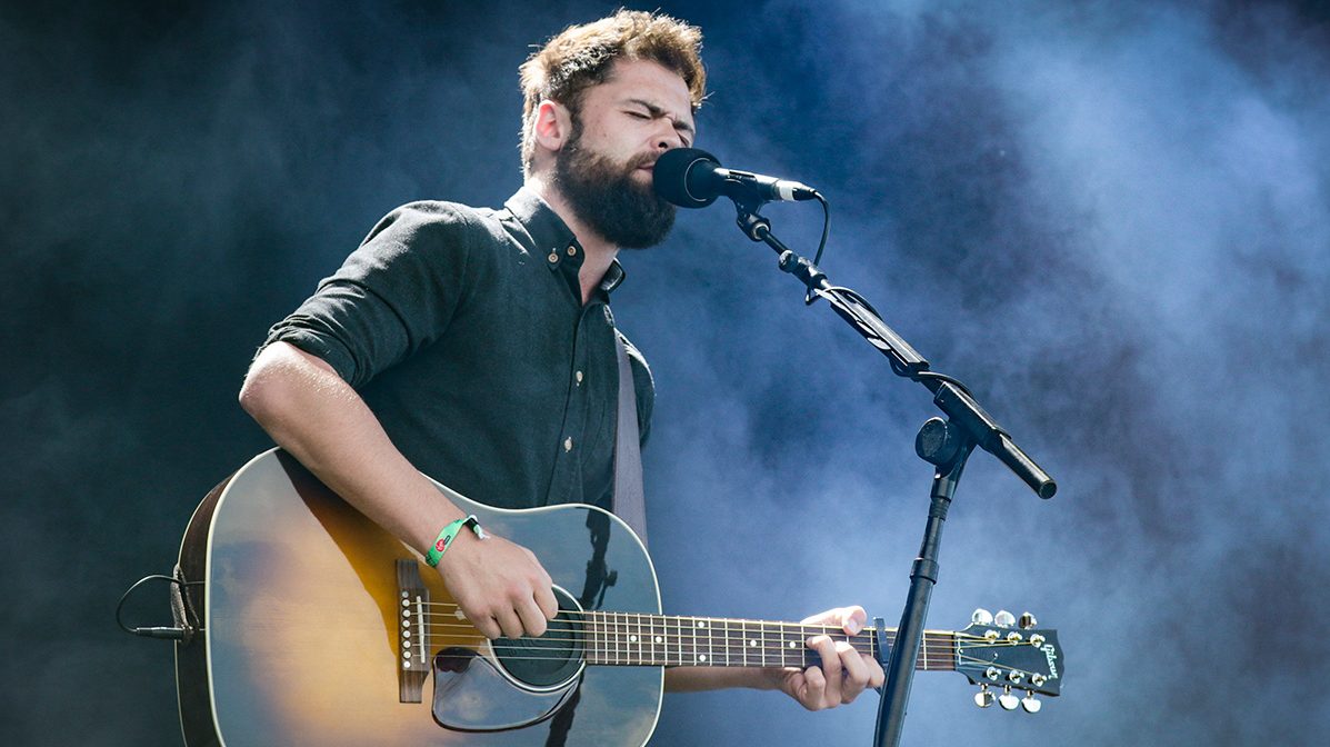 32-Year-Old British Folk Artist Passenger Has a No. 1 Record and Over a ...