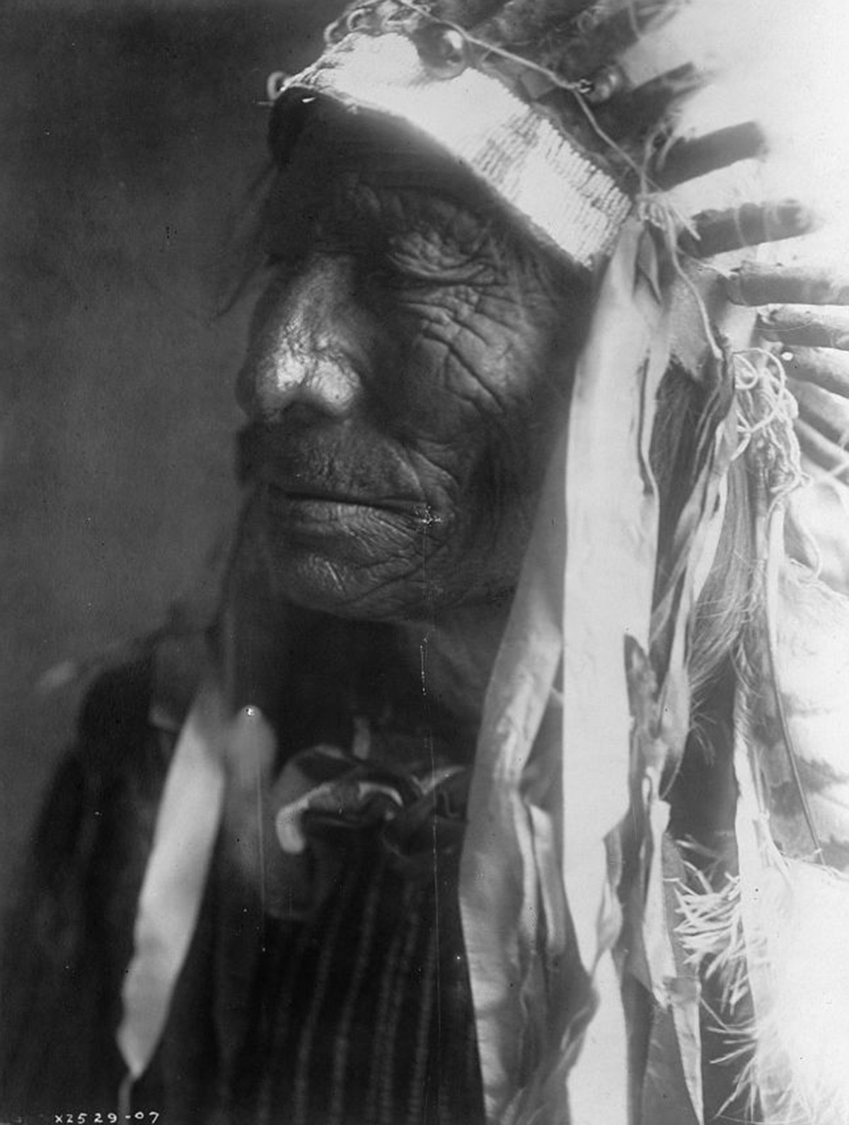 Edward Curtis' Amazing Photo Portfolio Documents the History of Native ...