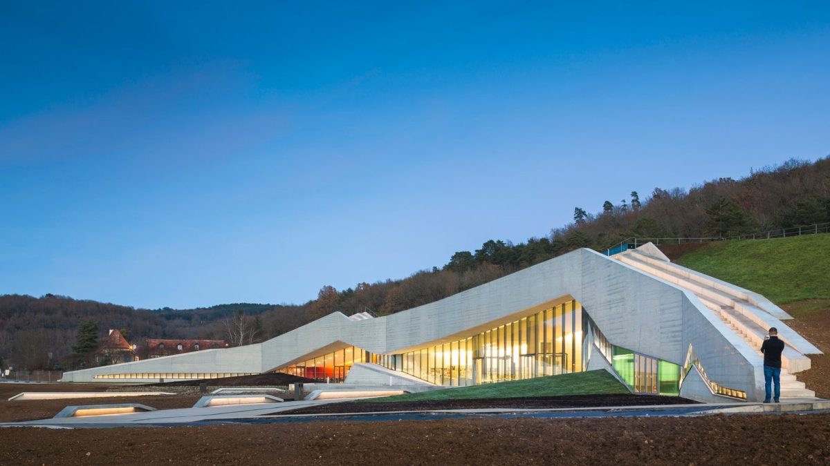 A Look Inside the New Museum for World's Most Famous Cave Paintings ...