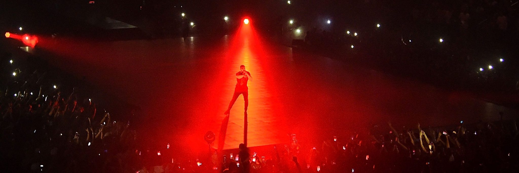 Drake Uses Miniature Autonomous Drones ... as Backup Dancers - InsideHook