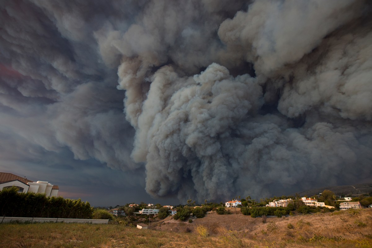 Smoke from the Deadly California Wildfires Can be Seen from Space ...