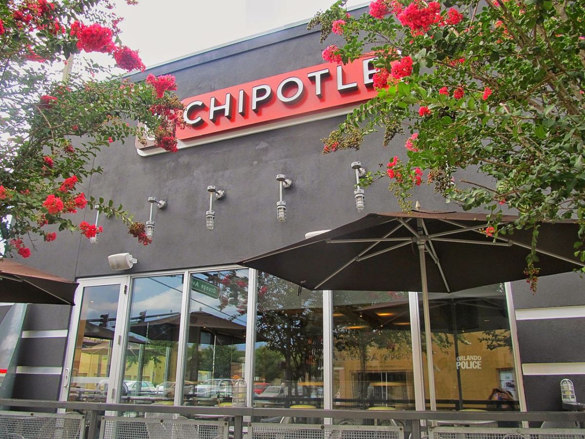 Chipotle Experiments With Takeout Windows - InsideHook