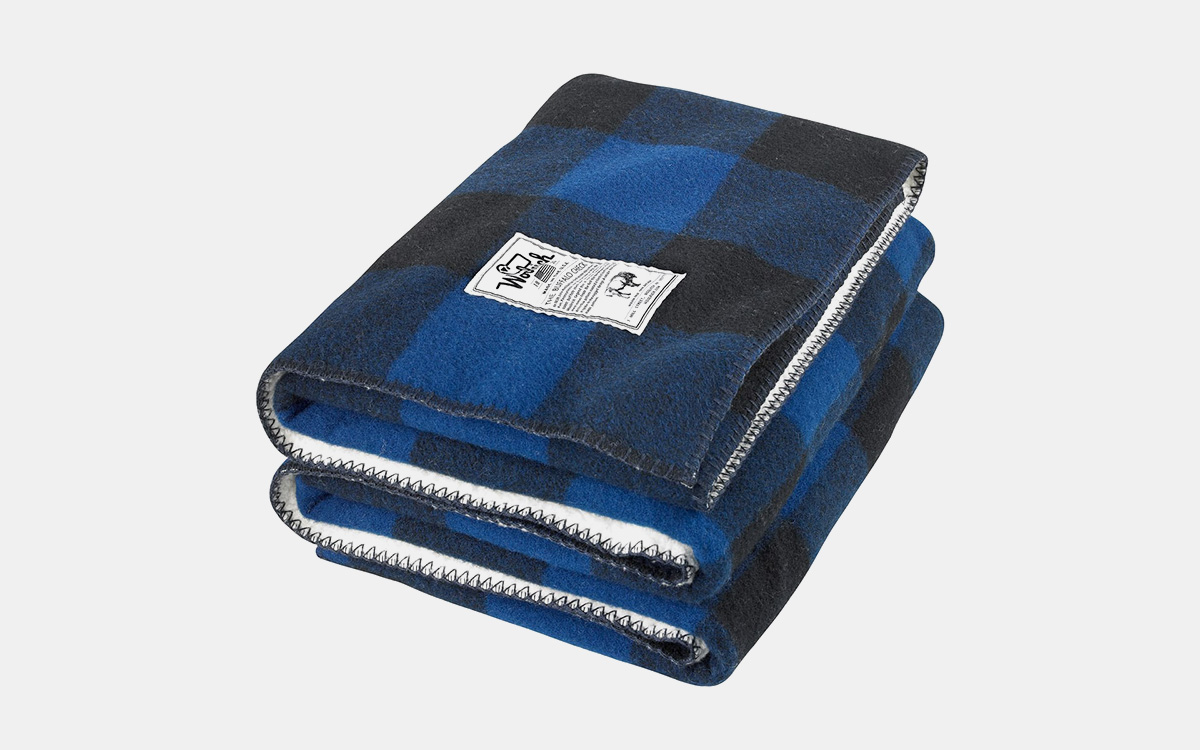 Take $40 Off This Woolrich Sherpa Blanket - InsideHook