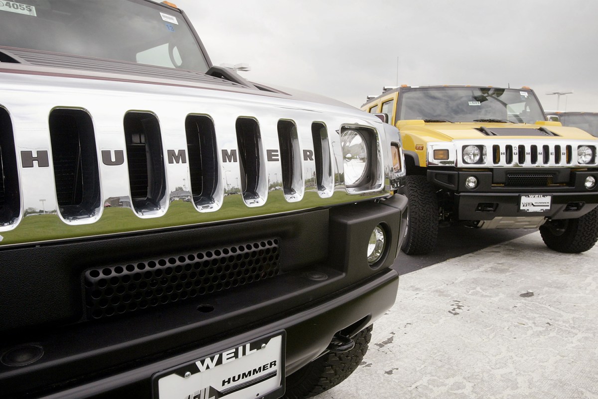 The Problem With GM's Plan for an Electric Hummer Pickup - InsideHook