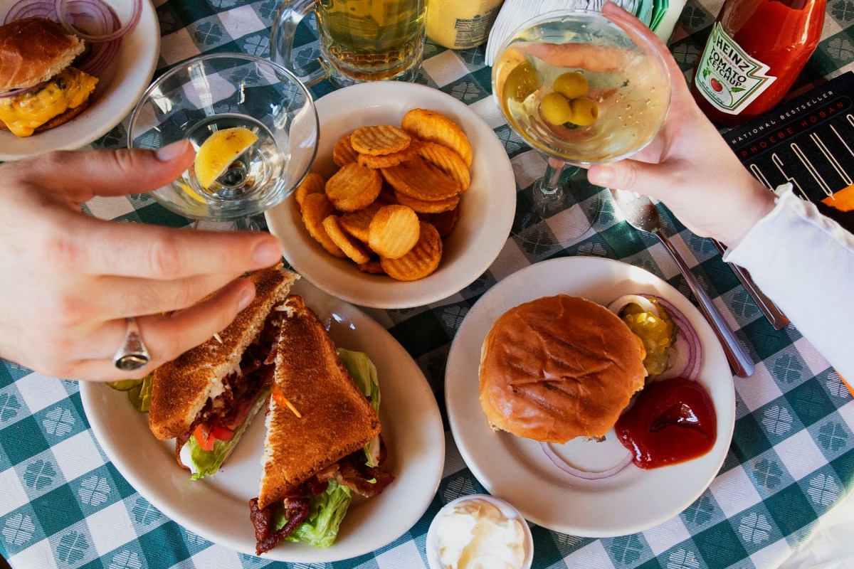 J.G. Melon and the Excellence of the Old-School Preppy Bar - InsideHook