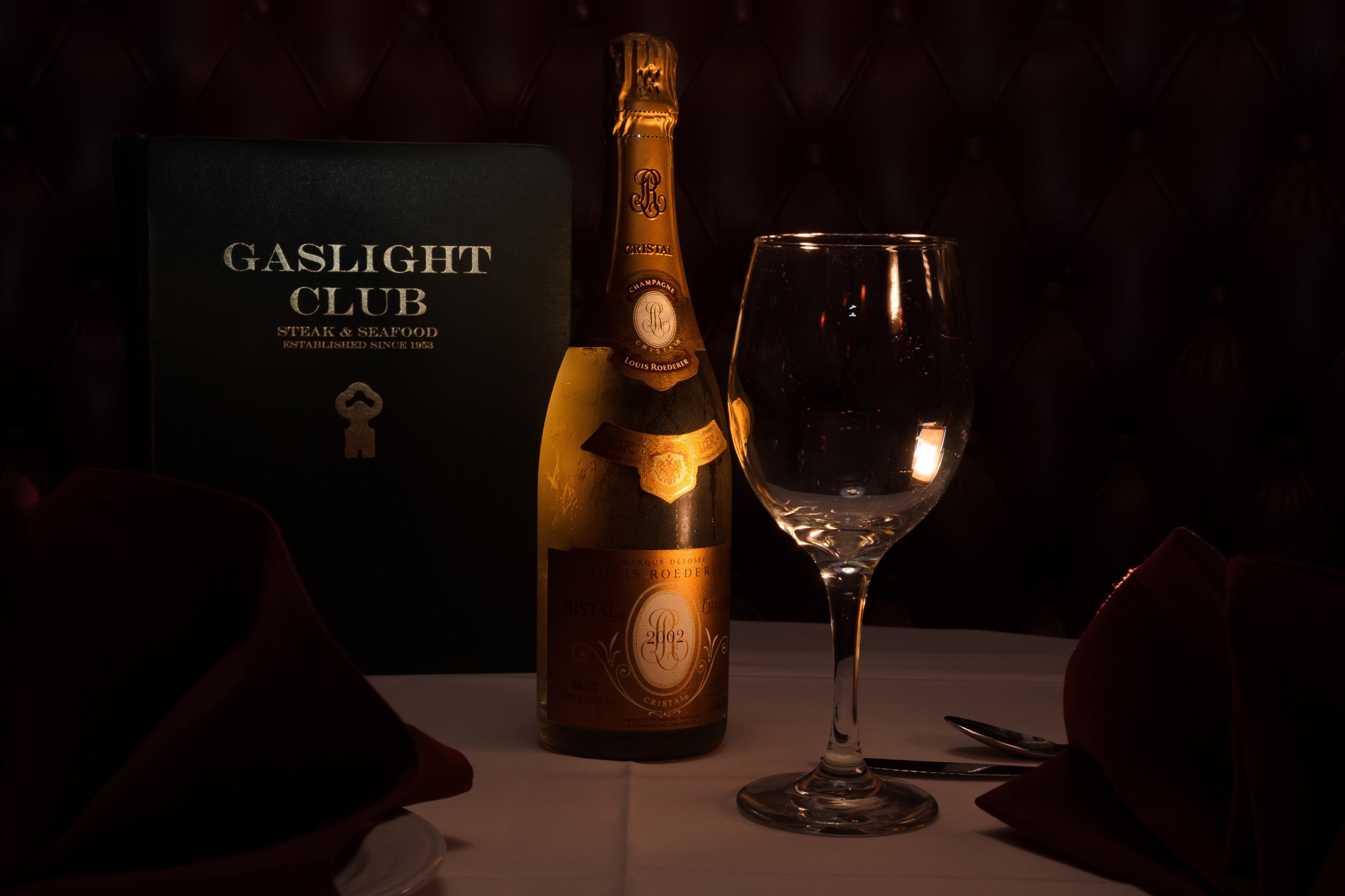 Review: O'Hare Airport's Gaslight Club Is a Steakhouse From Another Era ...