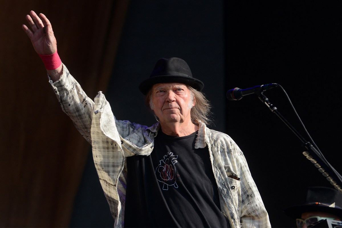 Neil Young Spends $20K to Disengage Website from Facebook, Google ...
