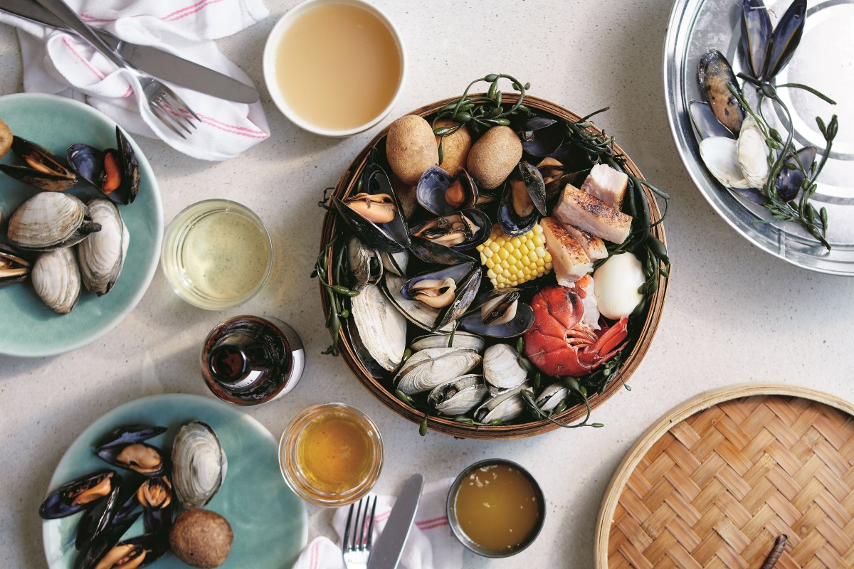 The Secrets of a Great Home Clambake - InsideHook