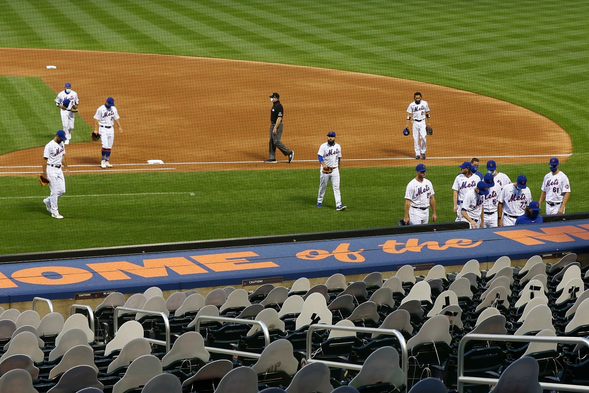 Mets and Marlins Walk Off Field Following 42-Second Moment of Silence ...