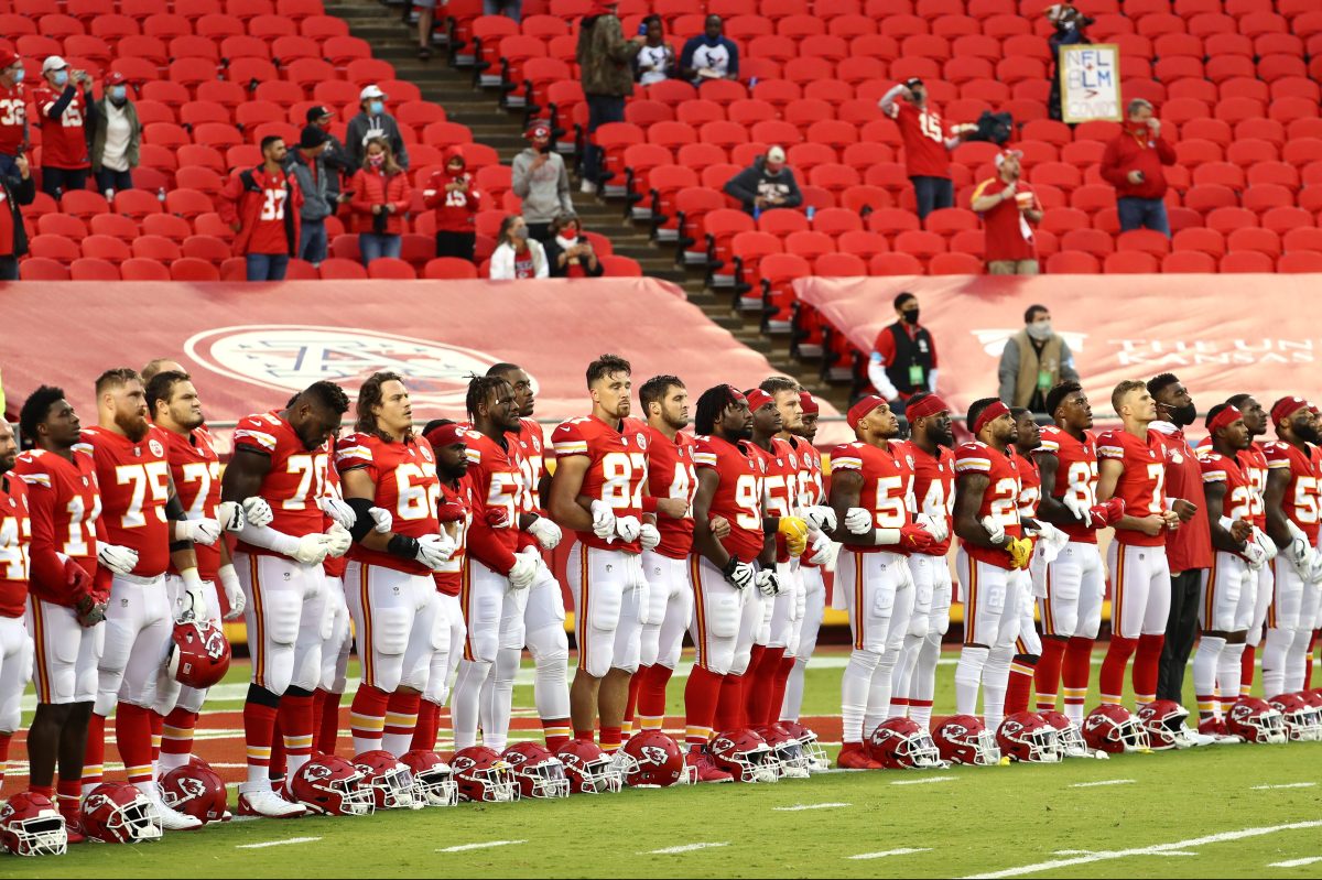 KC Chiefs Fans Boo NFL Players Protesting Racism With Moment of Unity ...