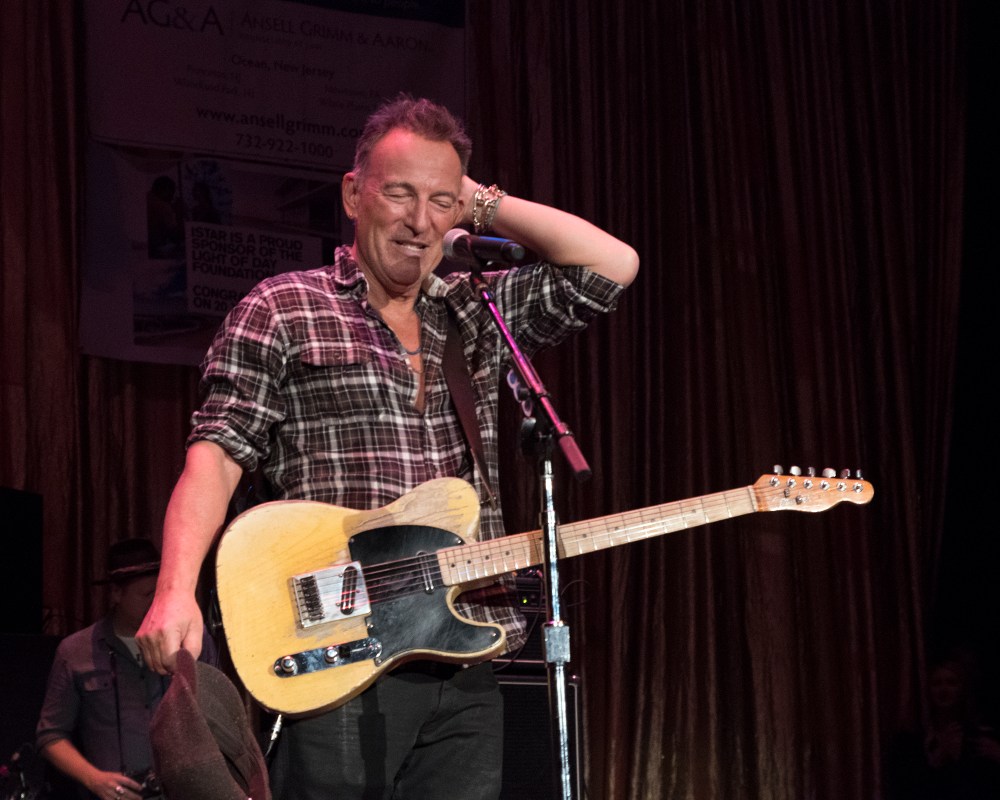 Bruce Springsteen First to Have Top-5 Album in Six Different Decades ...