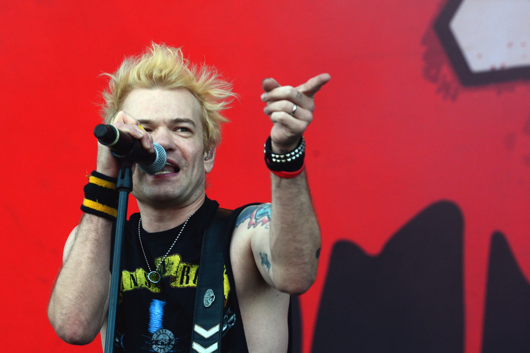 We Regret to Inform You That Sum 41 Is "Dad Rock" Now - InsideHook