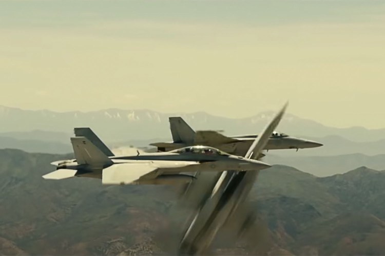 A Real Top Gun Grad Grades the Movies' Flying Scenes - InsideHook