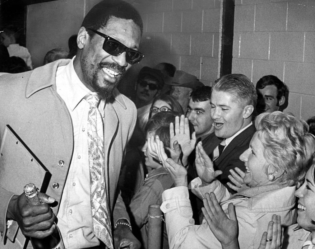 Bill Russell, Basketball Legend, Dead at 88 - InsideHook