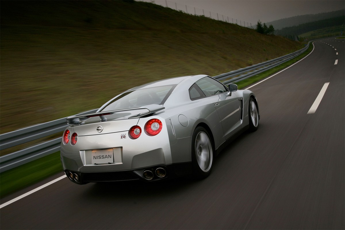 Buying Guide: The Nissan GT-R R35 Is an Overlooked Supercar Fighter ...