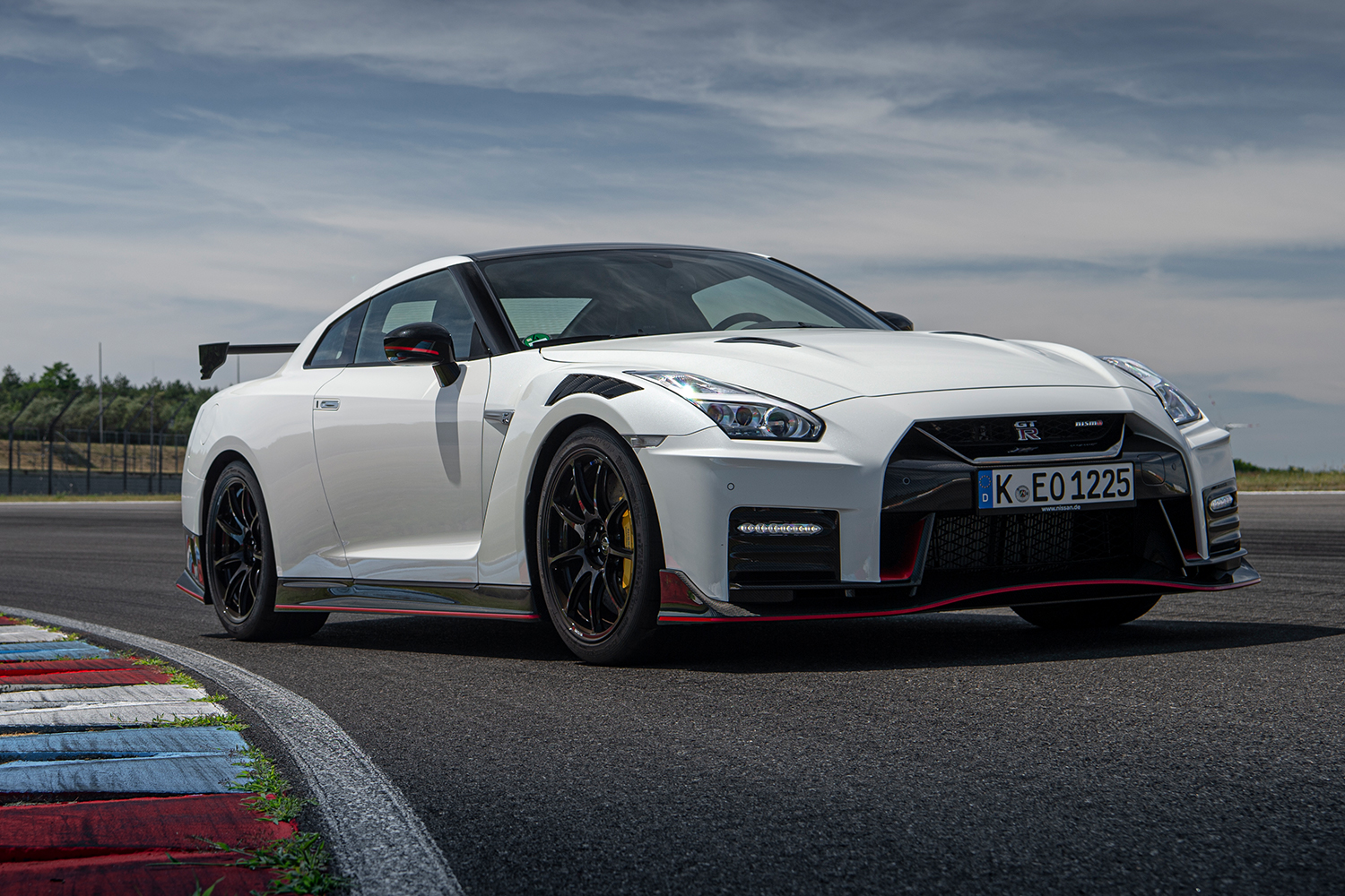 Buying Guide: The Nissan GT-R R35 Is an Overlooked Supercar Fighter ...
