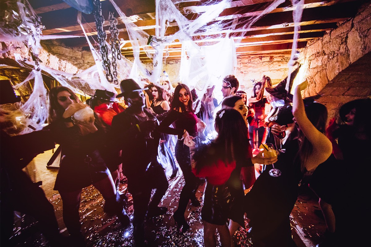 The 10 Best Last-Minute, DC-Inspired Halloween Costumes - InsideHook