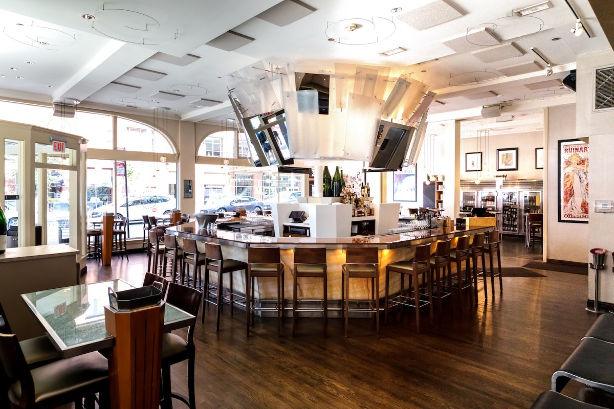 How a Chicago Champagne Bar Has Remained Relevant for 40 Years - InsideHook