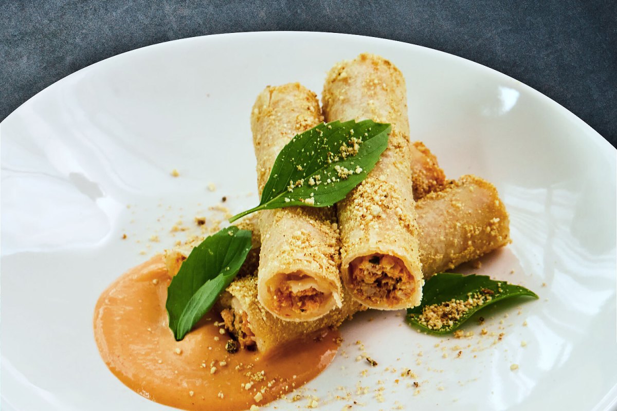 Country Captain Spring Rolls are a Satisfying Southern Mash-Up - InsideHook