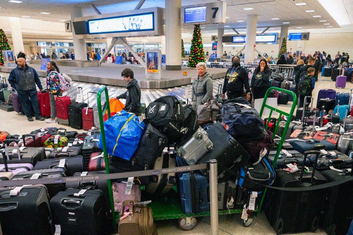 The Baggage Situation at US Airports Is Getting Out of Control - InsideHook