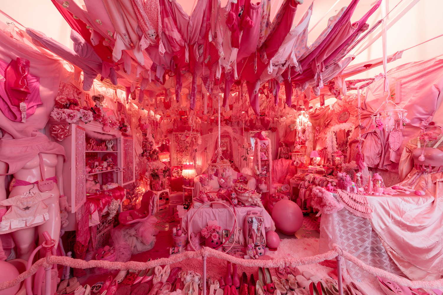 This Crazy Pink Bedroom Is a Garish Display of Female Marketing ...