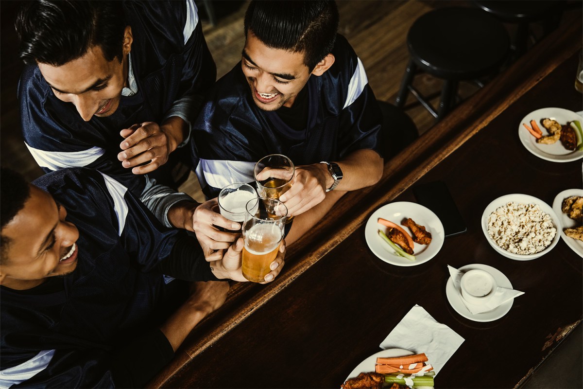 The 8 Best Non-Chain Sports Bars in Chicago for March Madness - InsideHook