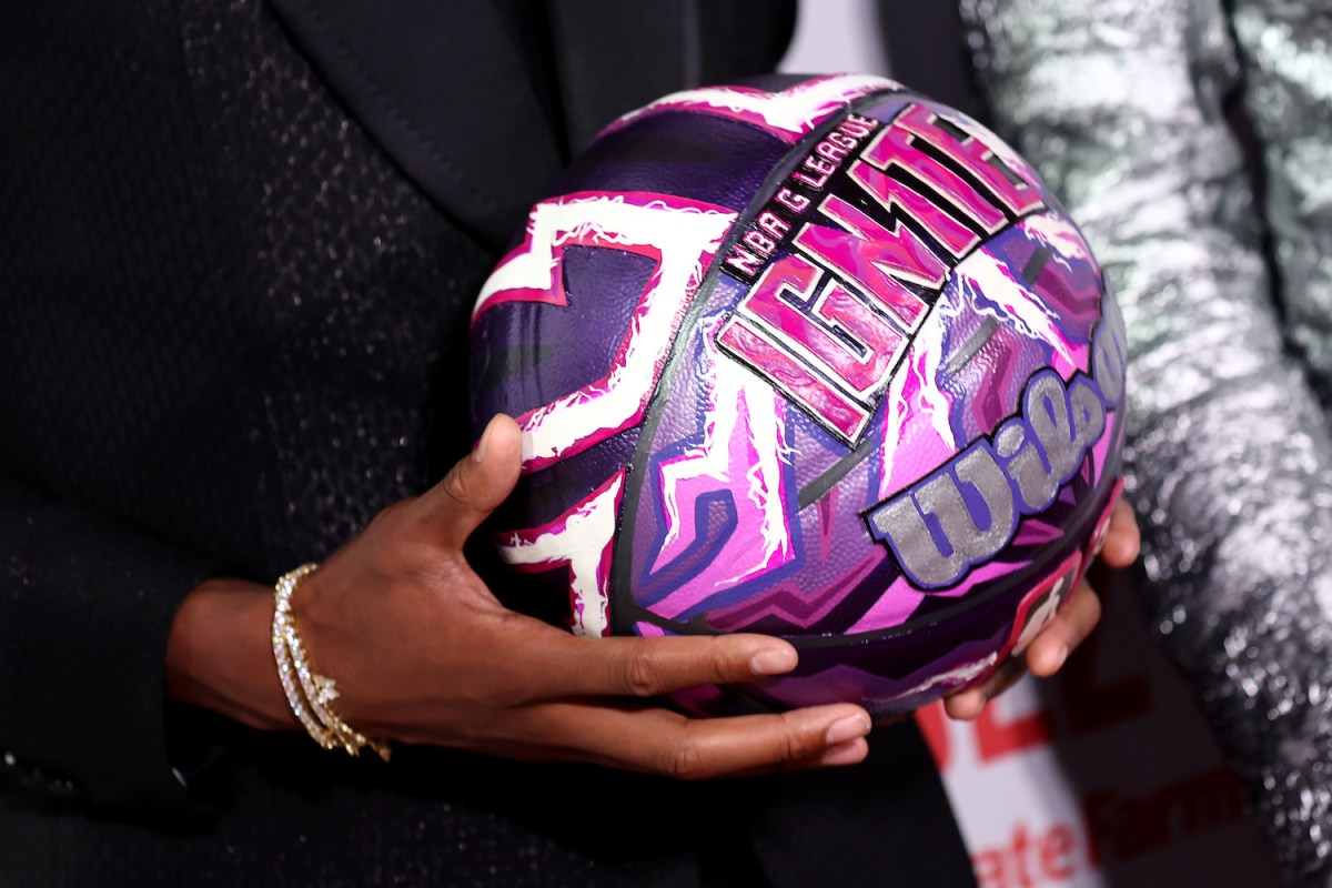 17-Year-Old Dink Pate Is the Youngest Basketball Pro In US History ...