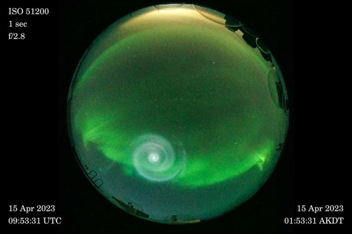 What SpaceX Has to Do With Spirals in the Northern Lights - InsideHook