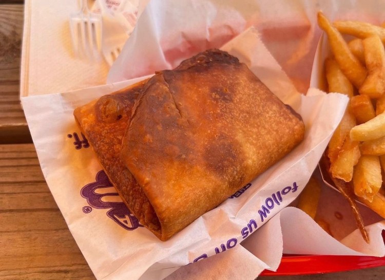 The Pizza Puff Is Chicago’s Greatest Local Food Institution - InsideHook