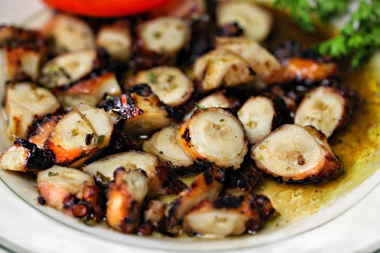 Where to Eat in Chicago's Greektown Right Now - InsideHook