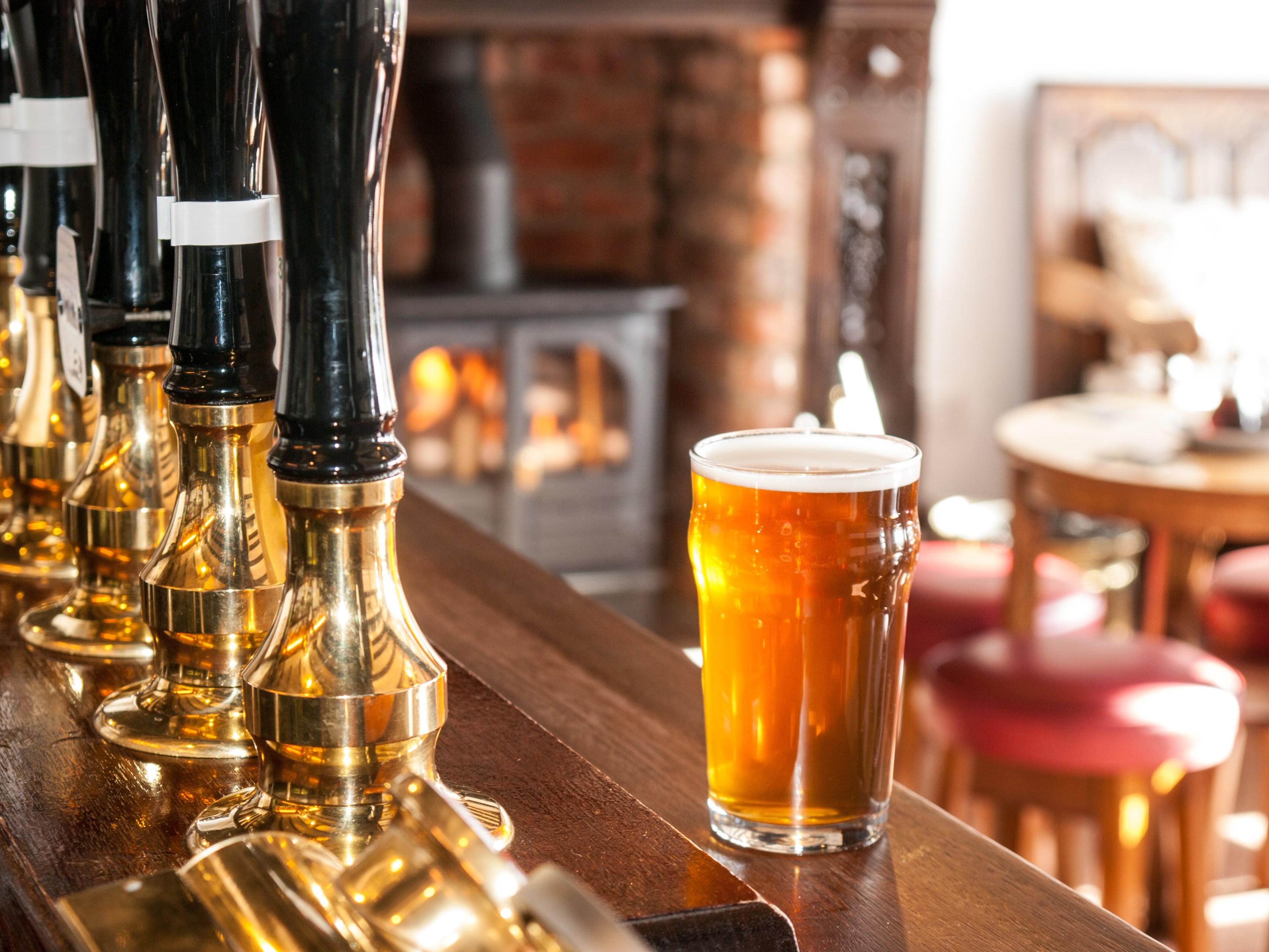 The Drinking Culture of England - InsideHook