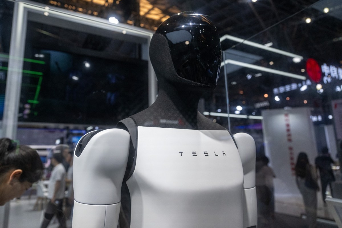 Tesla's Robot Is Getting More Dexterity —With a Human Assist - InsideHook