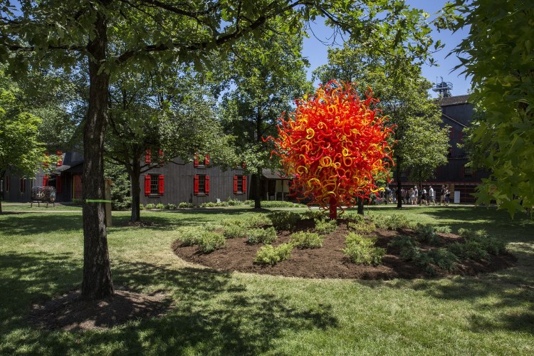 A New Dale Chihuly Exhibit Is Coming to Maker's Mark - InsideHook